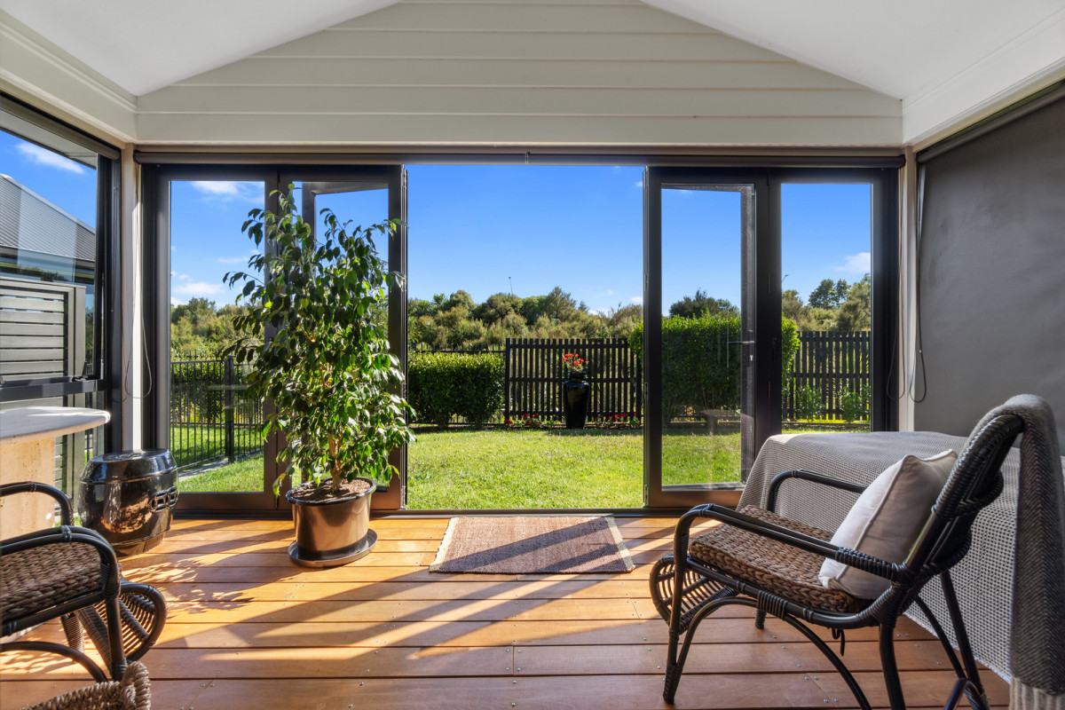 Super Stylish, Serene Outlook - Cambridge Oaks